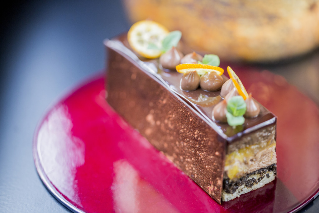 ®pierremonetta Entremet cremeux au chocolat, sesame noir et orange ...