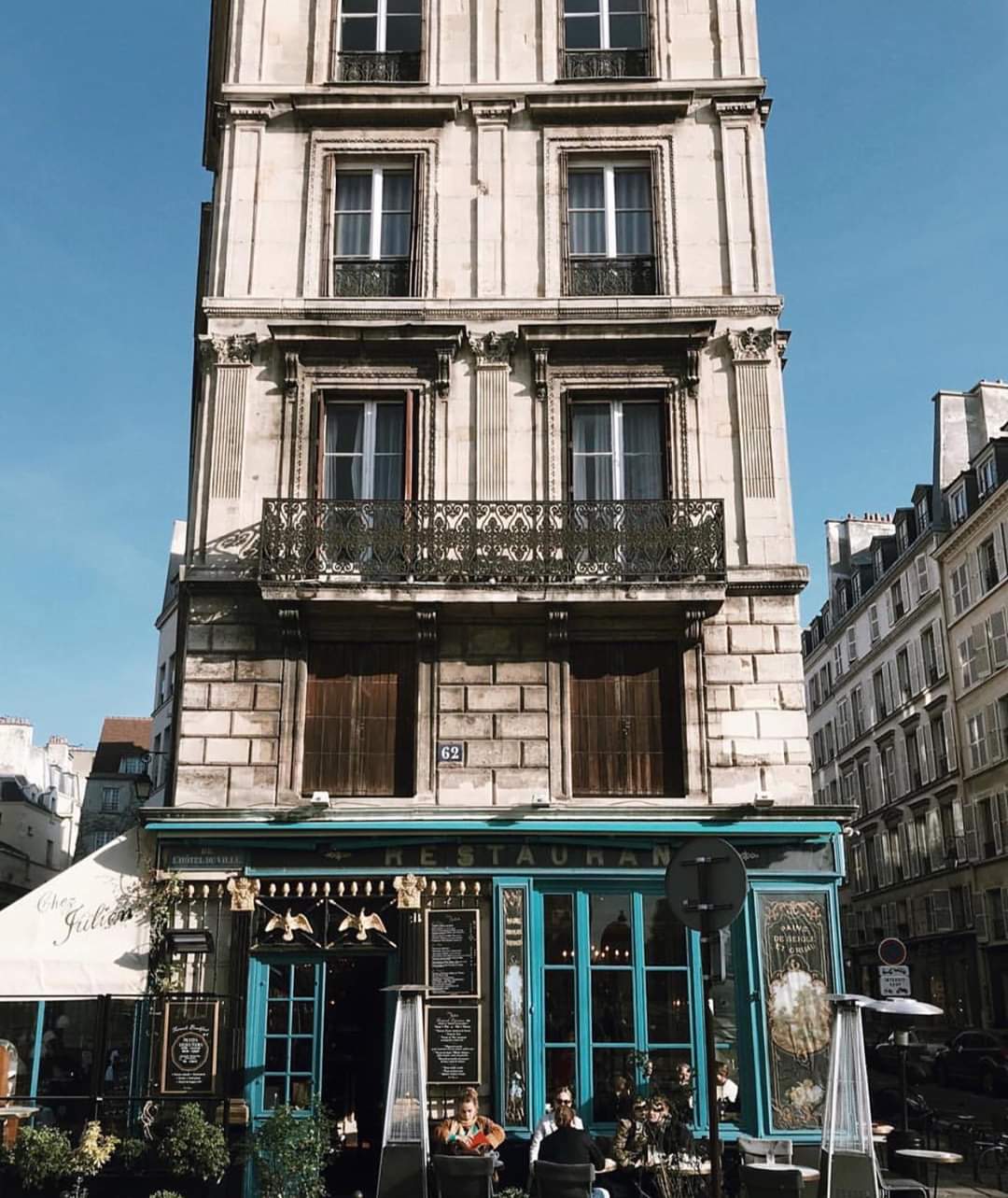 Chez Julien – le restaurant le plus romantique de Paris propose un menu ...